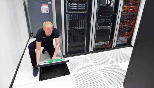 Data Center Maintanance: Top 10 Cleanroom Maintenance Tips